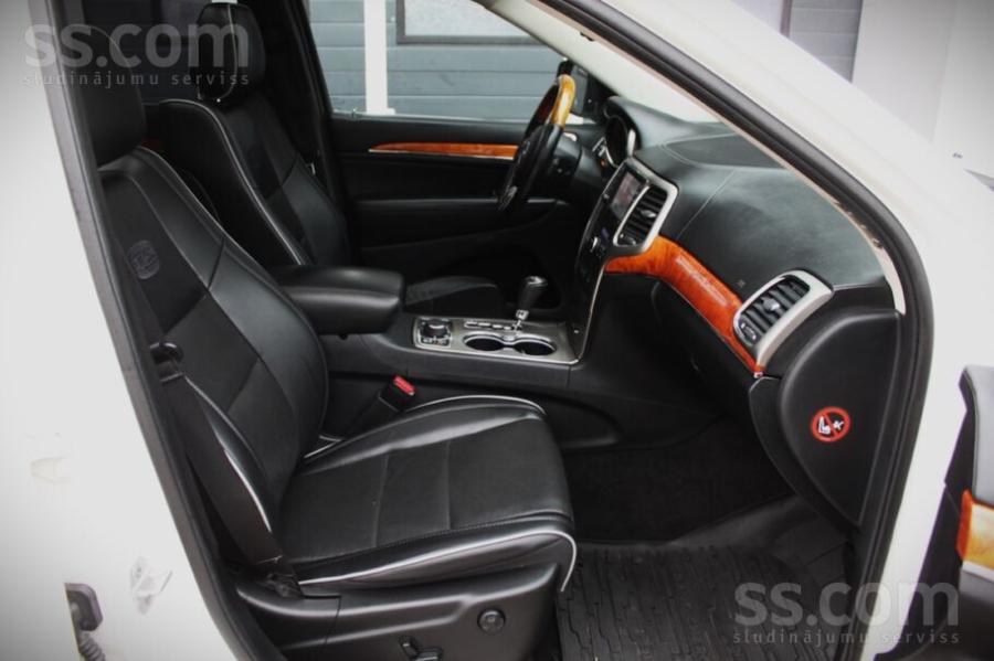 White Jeep Grand Cherokee 2011 in Riga, with an engine capacity of 5.70 L and mileage of 0 thousand km for 11990 €, photo 25 on AUTOMOTO.COM.LV