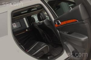 White Jeep Grand Cherokee 2011 in Riga, with an engine capacity of 5.70 L and mileage of 0 thousand km for 11990 €, photo 28 on AUTOMOTO.COM.LV
