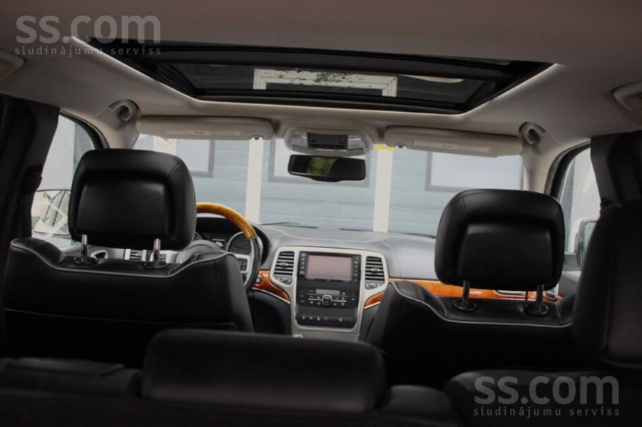 White Jeep Grand Cherokee 2011 in Riga, with an engine capacity of 5.70 L and mileage of 0 thousand km for 11990 €, photo 32 on AUTOMOTO.COM.LV