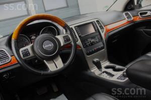 White Jeep Grand Cherokee 2011 in Riga, with an engine capacity of 5.70 L and mileage of 0 thousand km for 11990 €, photo 33 on AUTOMOTO.COM.LV