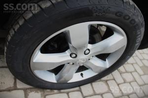 White Jeep Grand Cherokee 2011 in Riga, with an engine capacity of 5.70 L and mileage of 0 thousand km for 11990 €, photo 34 on AUTOMOTO.COM.LV