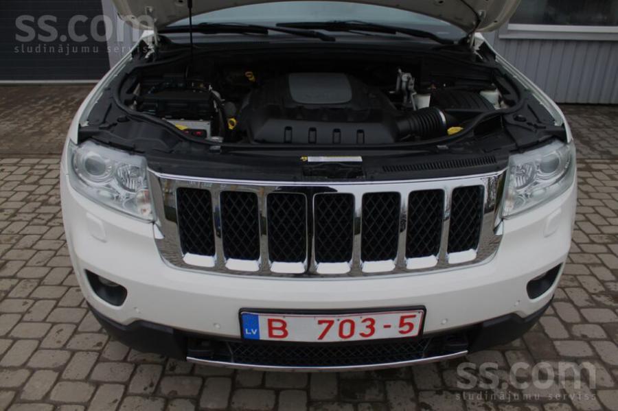 White Jeep Grand Cherokee 2011 in Riga, with an engine capacity of 5.70 L and mileage of 0 thousand km for 11990 €, photo 35 on AUTOMOTO.COM.LV