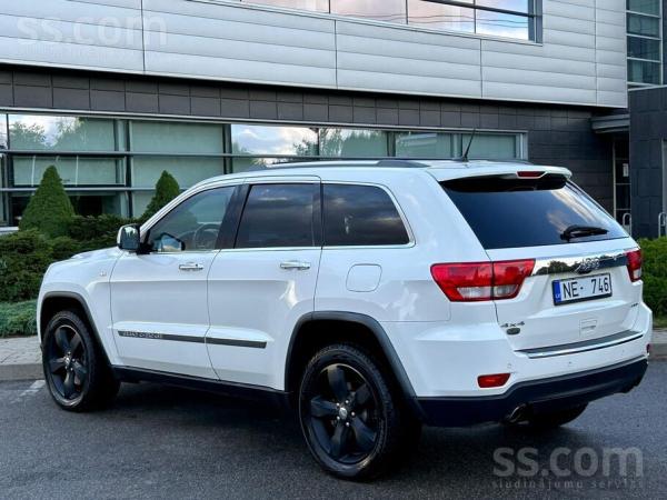 Balts Jeep Grand Cherokee 2011 Rīga, ar dzinēja tilpumu 3.00 L un nobraukumu 259 tūkst. km par 6750 €, foto 7 vietnē AUTOMOTO.COM.LV