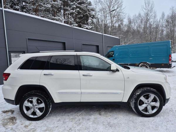 Balts Jeep Grand Cherokee 2012 Utena, ar dzinēja tilpumu 2.99 L un nobraukumu 200 tūkst. km par 8990 €, foto 7 vietnē AUTOMOTO.COM.LV