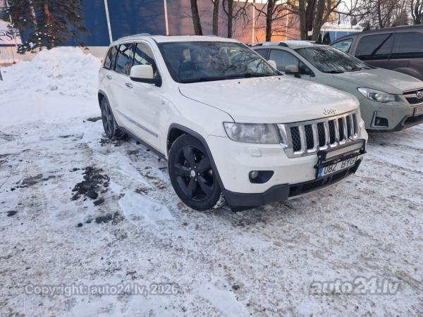 Balts Jeep Grand Cherokee 2012 Tallina, ar dzinēja tilpumu 3.00 L un nobraukumu 259 tūkst. km par 9000 €, foto 2 vietnē AUTOMOTO.COM.LV