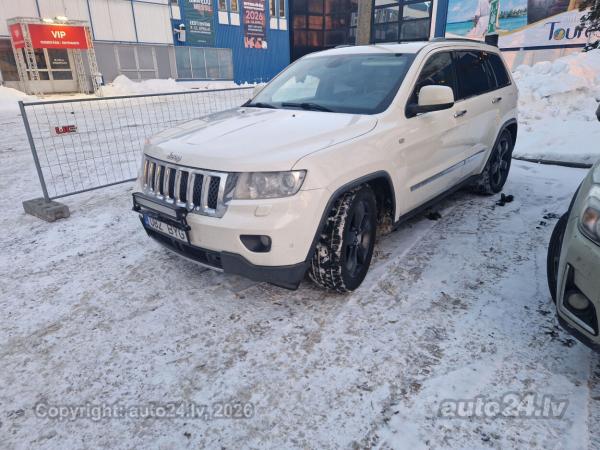 Balts Jeep Grand Cherokee 2012 Tallina, ar dzinēja tilpumu 3.00 L un nobraukumu 259 tūkst. km par 9000 €, foto 3 vietnē AUTOMOTO.COM.LV