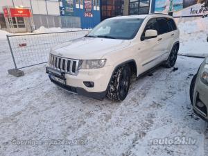 Balts Jeep Grand Cherokee 2012 Tallina, ar dzinēja tilpumu 3.00 L un nobraukumu 259 tūkst. km par 9000 €, foto 3 vietnē AUTOMOTO.COM.LV