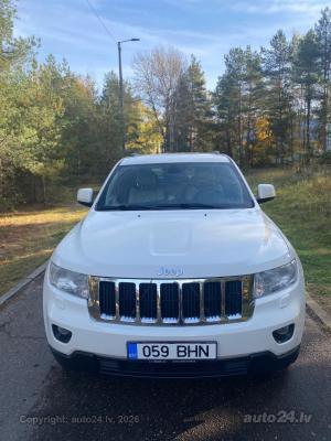 White Jeep Grand Cherokee 2012 in Tallinn, with an engine capacity of 3.00 L and mileage of 274 thousand km for 9000 €, photo 3 on AUTOMOTO.COM.LV