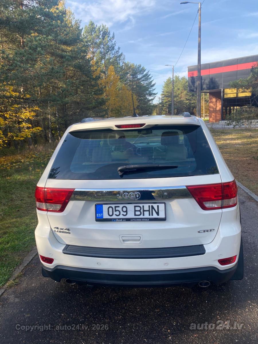 White Jeep Grand Cherokee 2012 in Tallinn, with an engine capacity of 3.00 L and mileage of 274 thousand km for 9000 €, photo 5 on AUTOMOTO.COM.LV