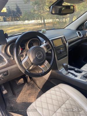 White Jeep Grand Cherokee 2012 in Tallinn, with an engine capacity of 3.00 L and mileage of 274 thousand km for 9000 €, photo 9 on AUTOMOTO.COM.LV