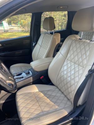 White Jeep Grand Cherokee 2012 in Tallinn, with an engine capacity of 3.00 L and mileage of 274 thousand km for 9000 €, photo 14 on AUTOMOTO.COM.LV