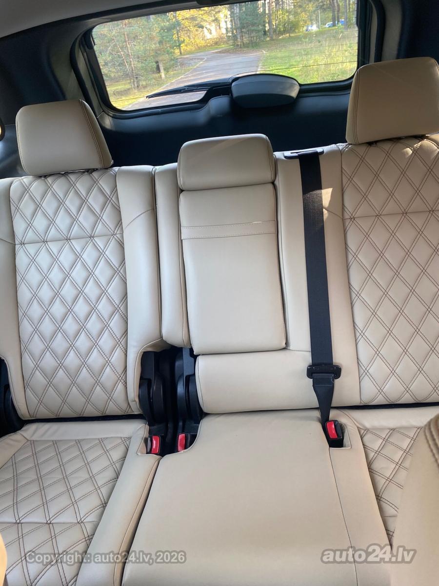 White Jeep Grand Cherokee 2012 in Tallinn, with an engine capacity of 3.00 L and mileage of 274 thousand km for 9000 €, photo 16 on AUTOMOTO.COM.LV