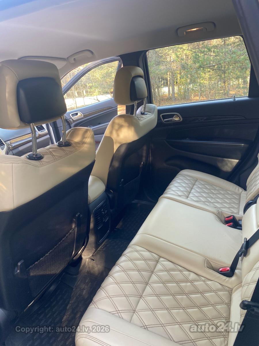 White Jeep Grand Cherokee 2012 in Tallinn, with an engine capacity of 3.00 L and mileage of 274 thousand km for 9000 €, photo 17 on AUTOMOTO.COM.LV