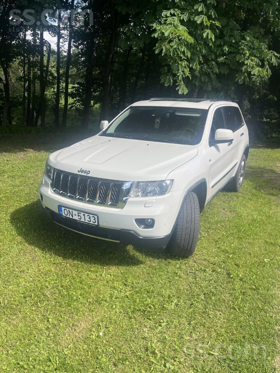 Balts Jeep Grand Cherokee 2012 Rīga, ar dzinēja tilpumu 3.00 L un nobraukumu 285 tūkst. km par 8950 €, foto 1 vietnē AUTOMOTO.COM.LV
