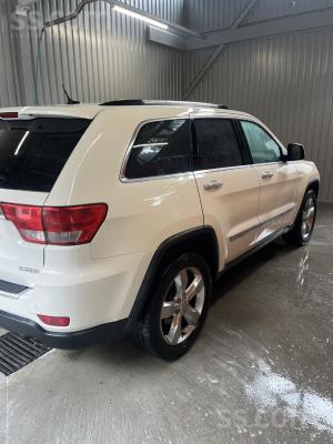 Balts Jeep Grand Cherokee 2012 Rīga, ar dzinēja tilpumu 3.00 L un nobraukumu 285 tūkst. km par 8950 €, foto 4 vietnē AUTOMOTO.COM.LV