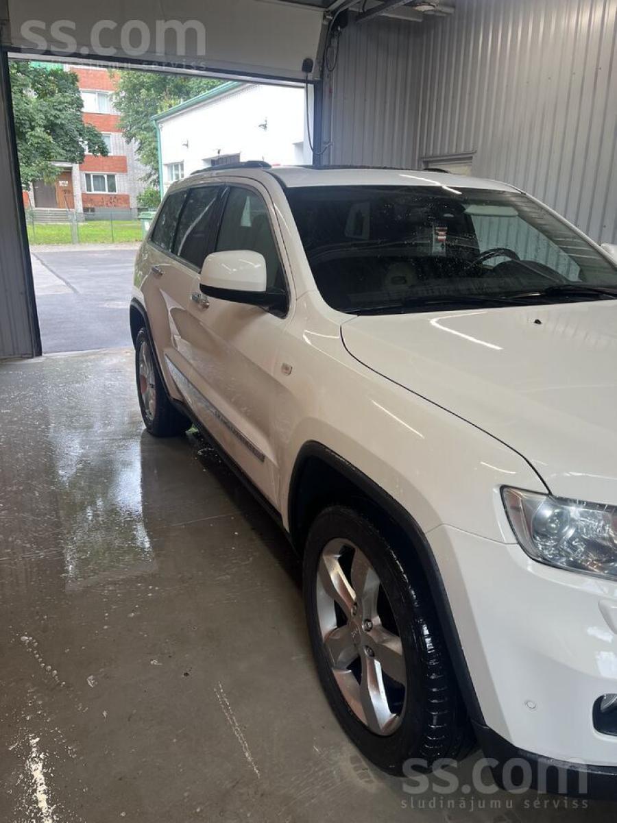 Balts Jeep Grand Cherokee 2012 Rīga, ar dzinēja tilpumu 3.00 L un nobraukumu 285 tūkst. km par 8950 €, foto 5 vietnē AUTOMOTO.COM.LV