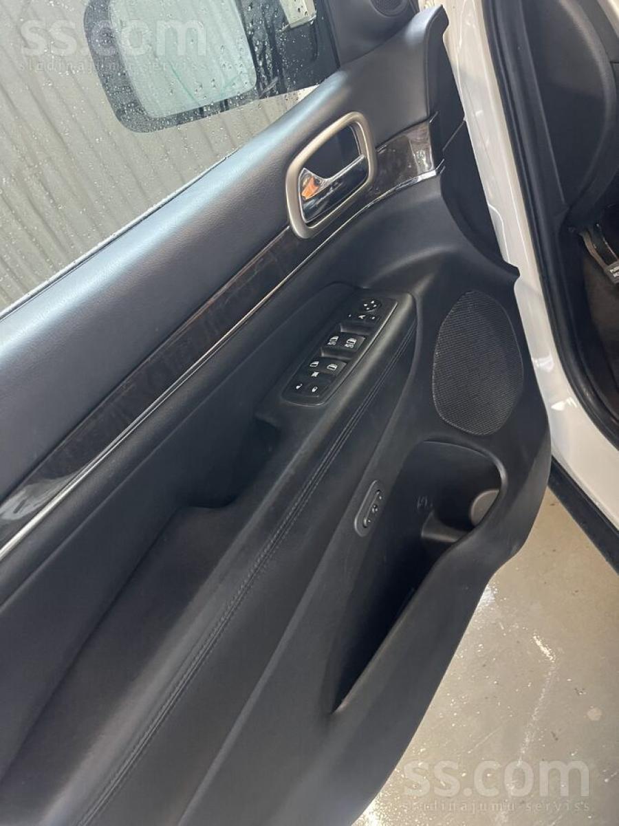 Balts Jeep Grand Cherokee 2012 Rīga, ar dzinēja tilpumu 3.00 L un nobraukumu 285 tūkst. km par 8950 €, foto 11 vietnē AUTOMOTO.COM.LV