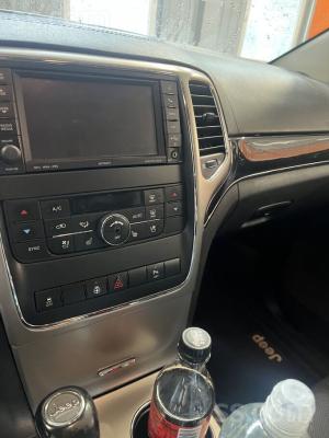 Balts Jeep Grand Cherokee 2012 Rīga, ar dzinēja tilpumu 3.00 L un nobraukumu 285 tūkst. km par 8950 €, foto 12 vietnē AUTOMOTO.COM.LV