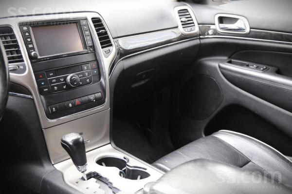 Balts Jeep Grand Cherokee 2012 Rīga, ar dzinēja tilpumu 3.00 L un nobraukumu 420 tūkst. km par 5495 €, foto 8 vietnē AUTOMOTO.COM.LV