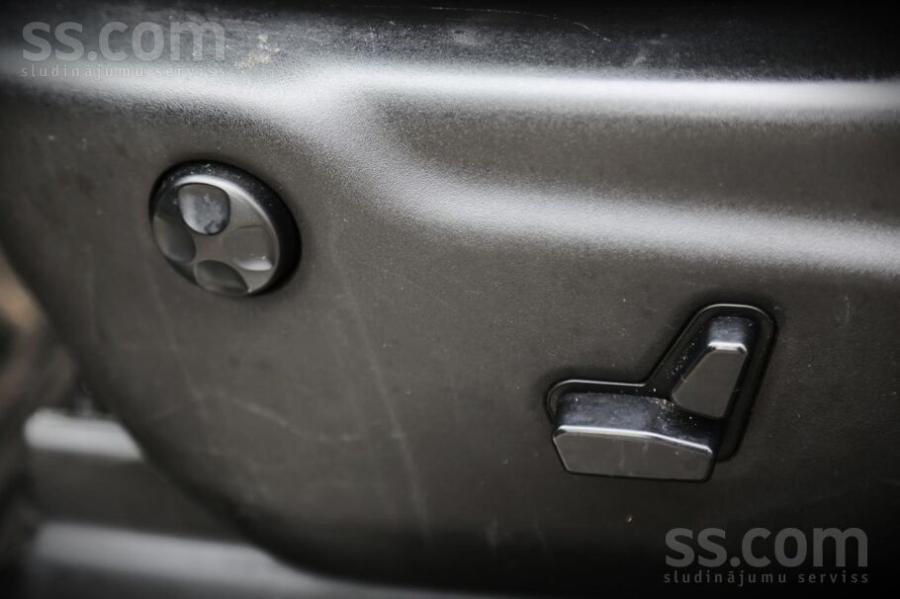 Balts Jeep Grand Cherokee 2012 Rīga, ar dzinēja tilpumu 3.00 L un nobraukumu 420 tūkst. km par 5495 €, foto 16 vietnē AUTOMOTO.COM.LV