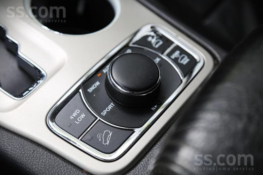 Balts Jeep Grand Cherokee 2012 Rīga, ar dzinēja tilpumu 3.00 L un nobraukumu 420 tūkst. km par 5495 €, foto 20 vietnē AUTOMOTO.COM.LV