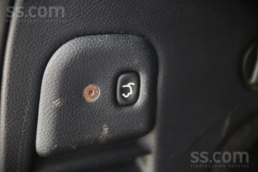Balts Jeep Grand Cherokee 2012 Rīga, ar dzinēja tilpumu 3.00 L un nobraukumu 420 tūkst. km par 5495 €, foto 24 vietnē AUTOMOTO.COM.LV
