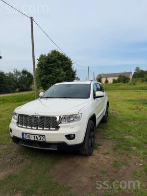 White Jeep Grand Cherokee 2012 in Daugavpils, with an engine capacity of 3.00 L and mileage of 172 thousand km for 12400 €, photo  on AUTOMOTO.COM.LV