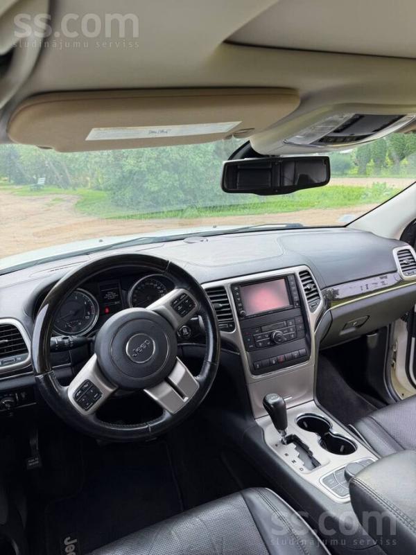 Balts Jeep Grand Cherokee 2012 Daugavpils, ar dzinēja tilpumu 3.00 L un nobraukumu 172 tūkst. km par 12400 €, foto 3 vietnē AUTOMOTO.COM.LV