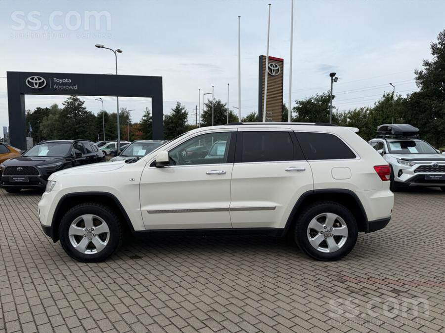 Balts Jeep Grand Cherokee 2012 Liepāja, ar dzinēja tilpumu 3.00 L un nobraukumu 239 tūkst. km par 9800 €, foto 3 vietnē AUTOMOTO.COM.LV