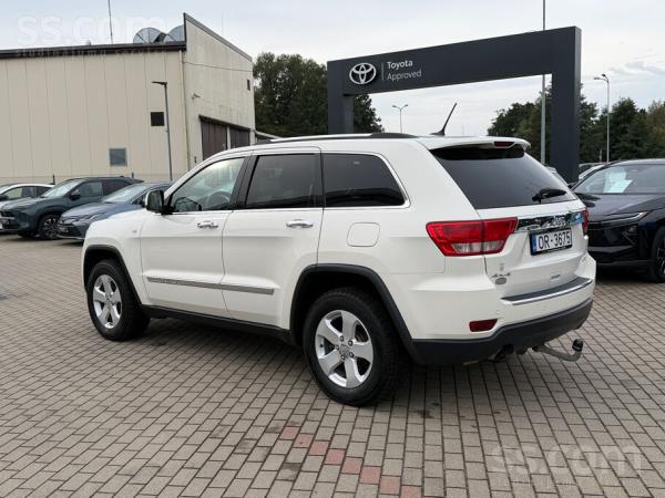 Джип Гранд Чероки 2012 в Лиепая на AUTOMOTO.COM.LV Белый Джип Гранд Чероки 2012 в Лиепая, объемом двигателя 3.00 л и пробегом 239 тыс. км за 9800 €, фото 4 на AUTOMOTO.COM.LV