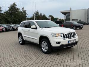 Balts Jeep Grand Cherokee 2012 Liepāja, ar dzinēja tilpumu 3.00 L un nobraukumu 239 tūkst. km par 9800 €, foto 5 vietnē AUTOMOTO.COM.LV