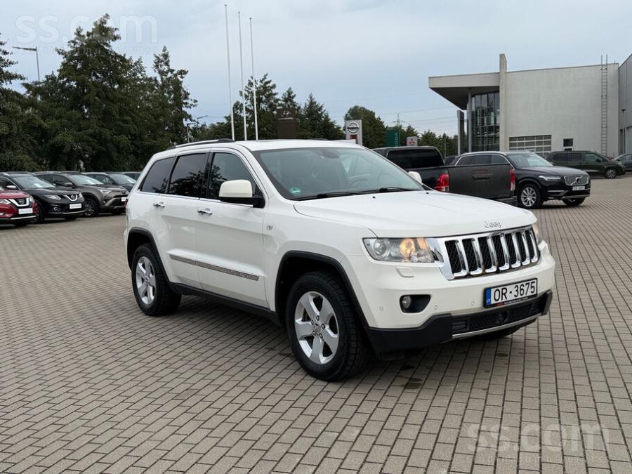 Balts Jeep Grand Cherokee 2012 Liepāja, ar dzinēja tilpumu 3.00 L un nobraukumu 239 tūkst. km par 9800 €, foto 5 vietnē AUTOMOTO.COM.LV