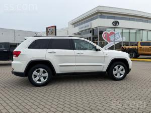 Balts Jeep Grand Cherokee 2012 Liepāja, ar dzinēja tilpumu 3.00 L un nobraukumu 239 tūkst. km par 9800 €, foto 6 vietnē AUTOMOTO.COM.LV