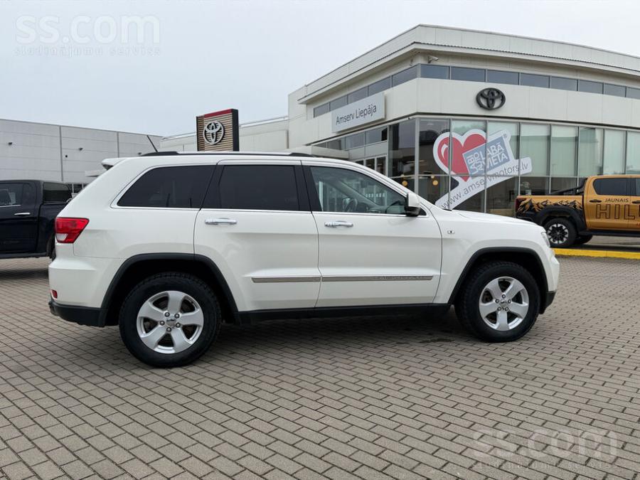 Balts Jeep Grand Cherokee 2012 Liepāja, ar dzinēja tilpumu 3.00 L un nobraukumu 239 tūkst. km par 9800 €, foto 6 vietnē AUTOMOTO.COM.LV