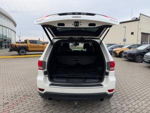 Balts Jeep Grand Cherokee 2012 Liepāja, ar dzinēja tilpumu 3.00 L un nobraukumu 239 tūkst. km par 9800 €, foto 10 vietnē AUTOMOTO.COM.LV
