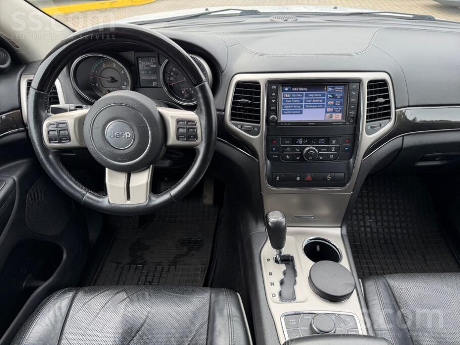 Balts Jeep Grand Cherokee 2012 Liepāja, ar dzinēja tilpumu 3.00 L un nobraukumu 239 tūkst. km par 9800 €, foto 12 vietnē AUTOMOTO.COM.LV