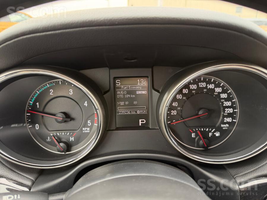 Balts Jeep Grand Cherokee 2012 Liepāja, ar dzinēja tilpumu 3.00 L un nobraukumu 239 tūkst. km par 9800 €, foto 14 vietnē AUTOMOTO.COM.LV