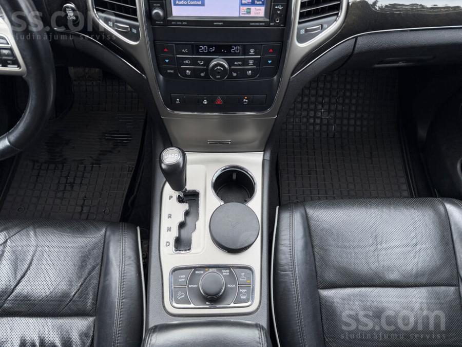 Balts Jeep Grand Cherokee 2012 Liepāja, ar dzinēja tilpumu 3.00 L un nobraukumu 239 tūkst. km par 9800 €, foto 17 vietnē AUTOMOTO.COM.LV