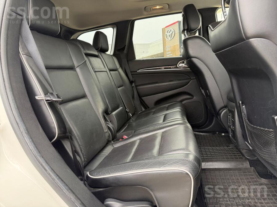 Balts Jeep Grand Cherokee 2012 Liepāja, ar dzinēja tilpumu 3.00 L un nobraukumu 239 tūkst. km par 9800 €, foto 19 vietnē AUTOMOTO.COM.LV