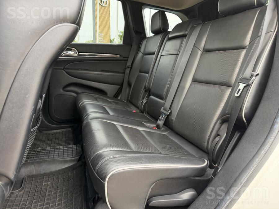 Balts Jeep Grand Cherokee 2012 Liepāja, ar dzinēja tilpumu 3.00 L un nobraukumu 239 tūkst. km par 9800 €, foto 21 vietnē AUTOMOTO.COM.LV