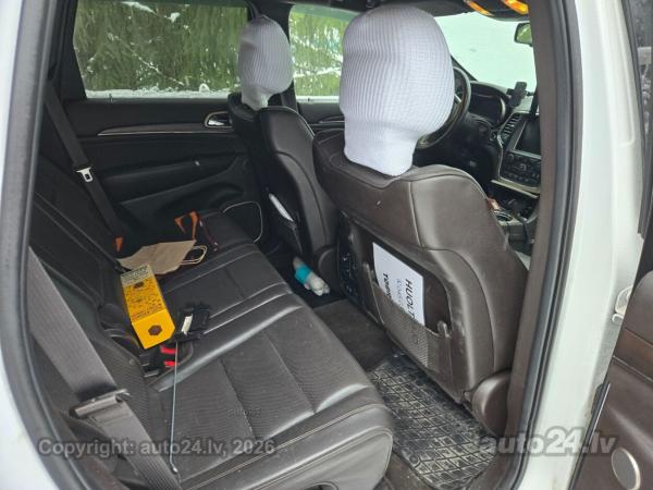 Balts Jeep Grand Cherokee 2013 Tallina, ar dzinēja tilpumu 3.00 L un nobraukumu 306 tūkst. km par 7000 €, foto 2 vietnē AUTOMOTO.COM.LV