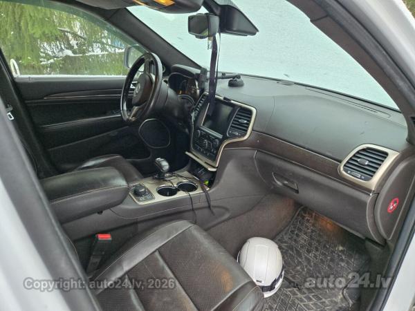 Balts Jeep Grand Cherokee 2013 Tallina, ar dzinēja tilpumu 3.00 L un nobraukumu 306 tūkst. km par 7000 €, foto 4 vietnē AUTOMOTO.COM.LV