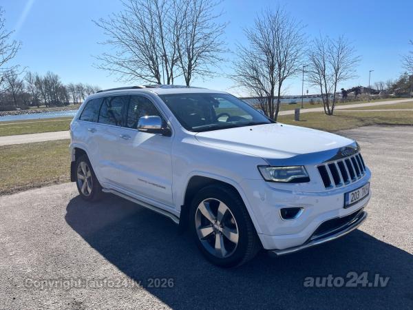 White Jeep Grand Cherokee 2013 in Tallinn, with an engine capacity of 3.00 L and mileage of 198 thousand km for 15990 €, photo 2 on AUTOMOTO.COM.LV