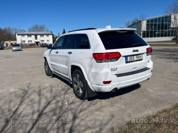 White Jeep Grand Cherokee 2013 in Tallinn, with an engine capacity of 3.00 L and mileage of 198 thousand km for 15990 €, photo 4 on AUTOMOTO.COM.LV