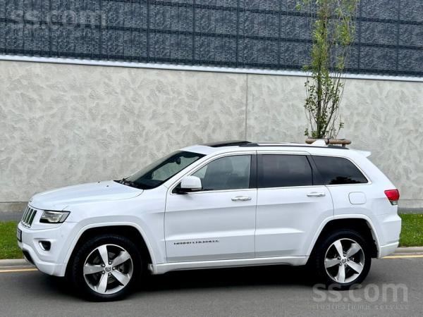 White Jeep Grand Cherokee 2013 in Riga, with an engine capacity of 3.00 L and mileage of 0 thousand km for 9450 €, photo 3 on AUTOMOTO.COM.LV