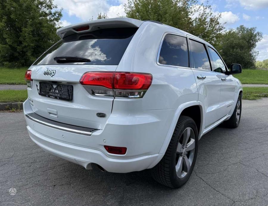 Balts Jeep Grand Cherokee 2013 Šauļi, ar dzinēja tilpumu 2.99 L un nobraukumu 235 tūkst. km par 12700 €, foto 5 vietnē AUTOMOTO.COM.LV