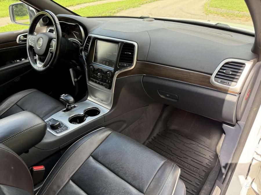 Balts Jeep Grand Cherokee 2013 Šauļi, ar dzinēja tilpumu 2.99 L un nobraukumu 235 tūkst. km par 12700 €, foto 10 vietnē AUTOMOTO.COM.LV