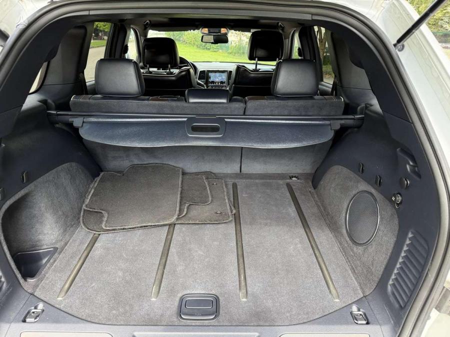 Balts Jeep Grand Cherokee 2013 Šauļi, ar dzinēja tilpumu 2.99 L un nobraukumu 235 tūkst. km par 12700 €, foto 14 vietnē AUTOMOTO.COM.LV