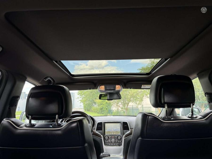Balts Jeep Grand Cherokee 2013 Šauļi, ar dzinēja tilpumu 2.99 L un nobraukumu 235 tūkst. km par 12700 €, foto 18 vietnē AUTOMOTO.COM.LV