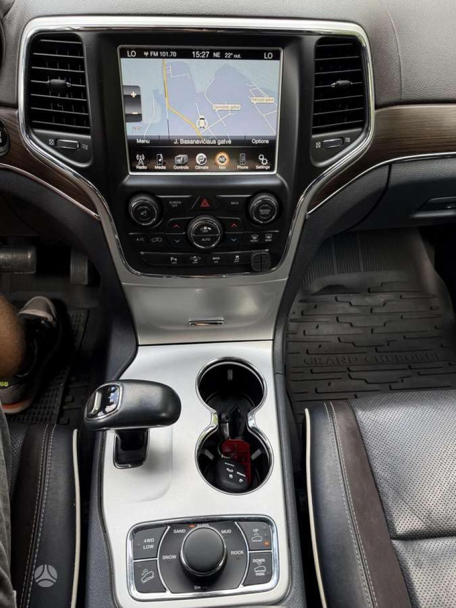 Balts Jeep Grand Cherokee 2013 Šauļi, ar dzinēja tilpumu 2.99 L un nobraukumu 235 tūkst. km par 12700 €, foto 21 vietnē AUTOMOTO.COM.LV
